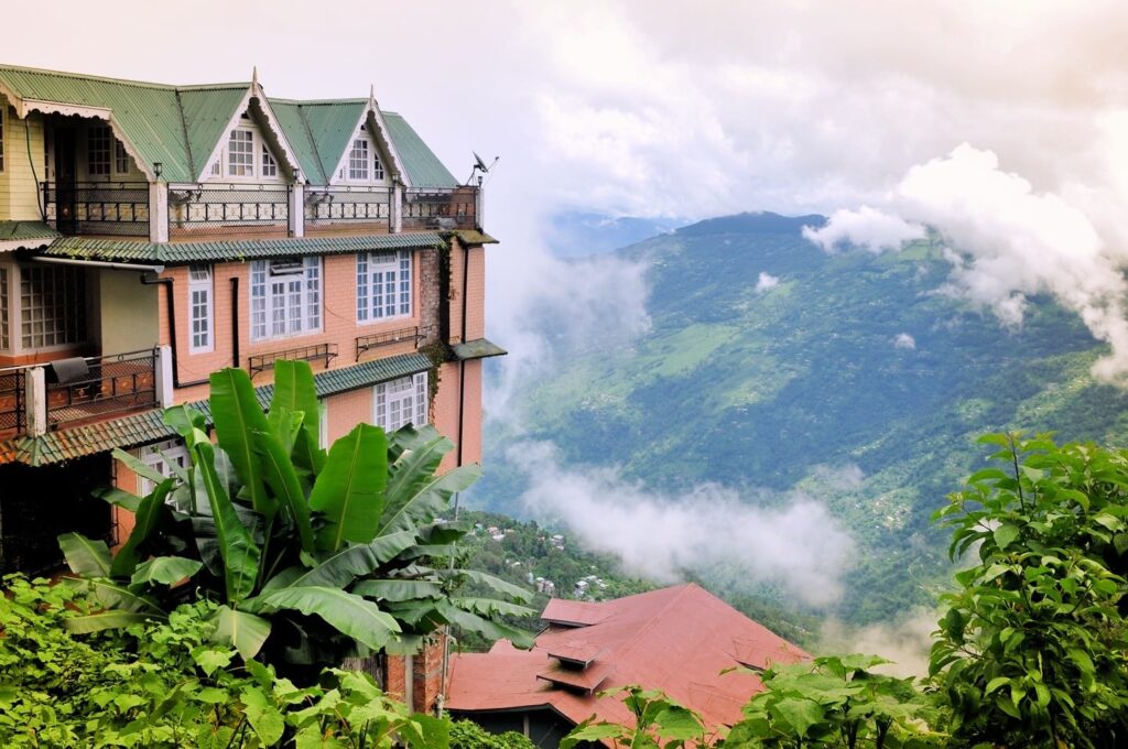 Best Time to Visit Darjeeling: Seasonal Travel Guide